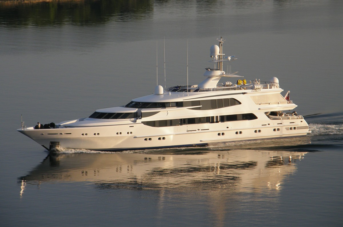 Yacht LAZY Z, OceAnco | CHARTERWORLD Luxury Superyacht Charters